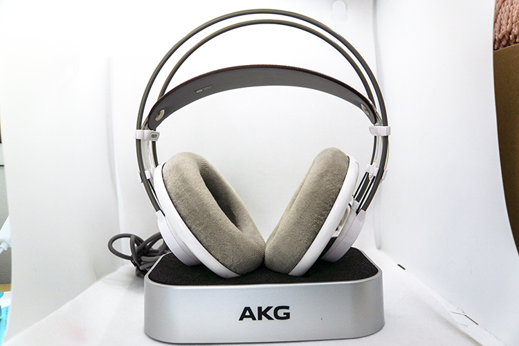 【AKG K701 レビュー】澪ホンだこれ。音楽を純粋に楽しむことができる良質なヘッドフォン。 - GADGENEKO -ガジェねこ-